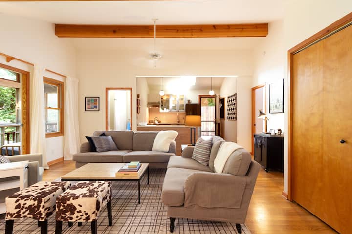 The Birdhouse – Quiet Luxury, Walk Everywhere - Union Pier, MI