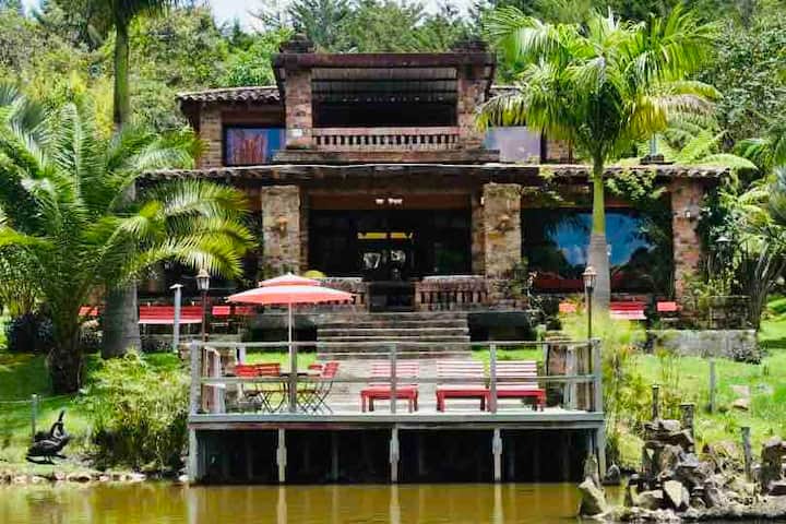 Villa Campestre Con Lago Privado En Llanogrande - Rionegro