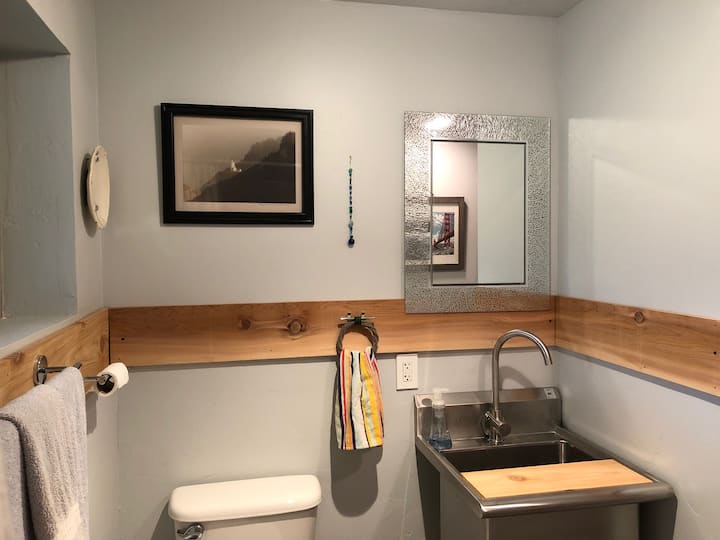 Midtown - Cozy Studio!  Travel Nurse Housing! - Alaska