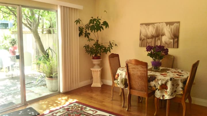 Townhouse In The Heart Of Mtn. View - Mountain View, CA