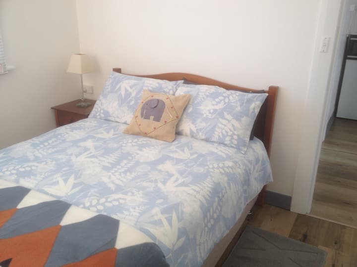 Best Location In Devonport (Entire Flat For Two). - Devonport