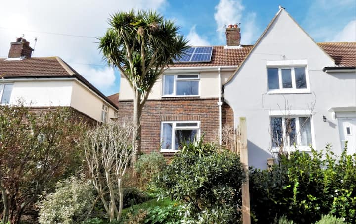 Beautiful Views Over Hastings Old Town To The Sea - Hastings, UK