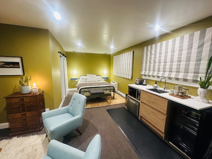 Beckenham Studio On Tree Lined Street - 리틀턴