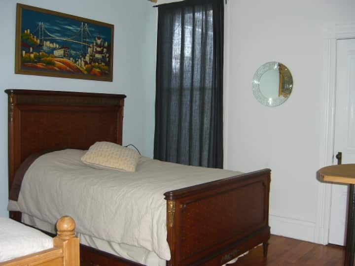 Haight Ashbury Experience Room 1 - Presidio of San Francisco - San Francisco