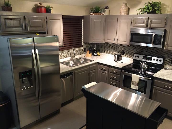 Modern Feel! Wonderful Location! Great Price, Too! - St. George, USA