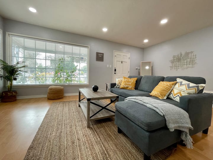 Sweet Boutique Home &Front Yard - Long Beach