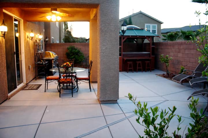 Charming 5 Bedroom Home | Spa | Wifi | Game Room - RiSE Festival