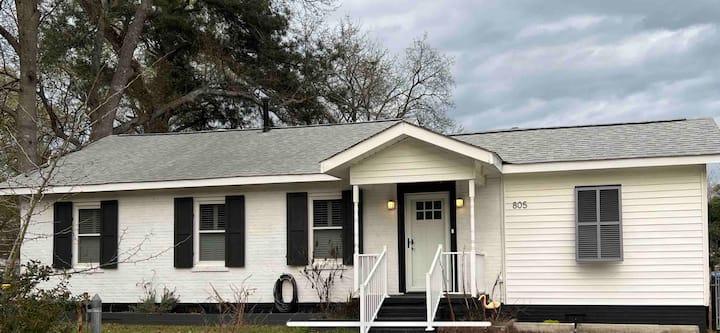 Cheerful Four Bedroom Home Conveniently Located - Augusta, GA