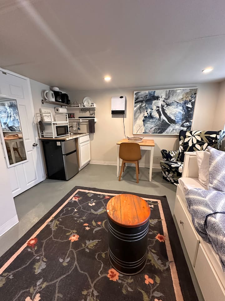 Private Entrance| Kitchenette | Parking | King Bed - Chicago, IL