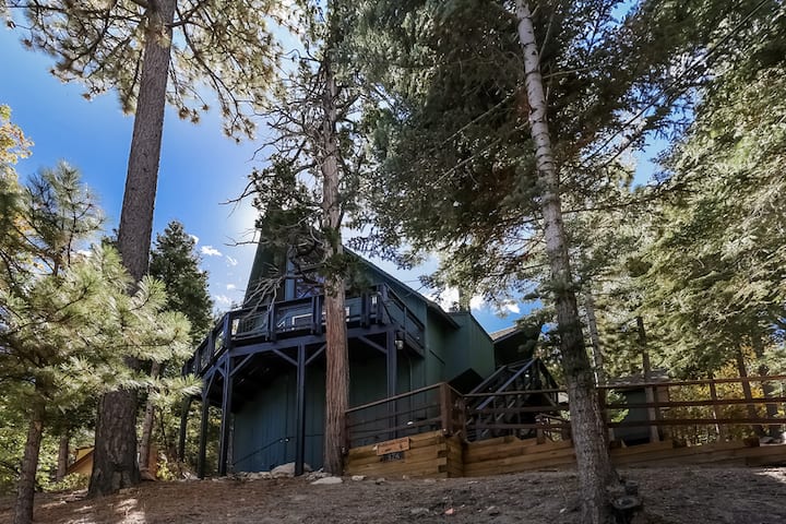 Lake Arrowhead Forested Modern A-frame Cabin - Lake Arrowhead, CA