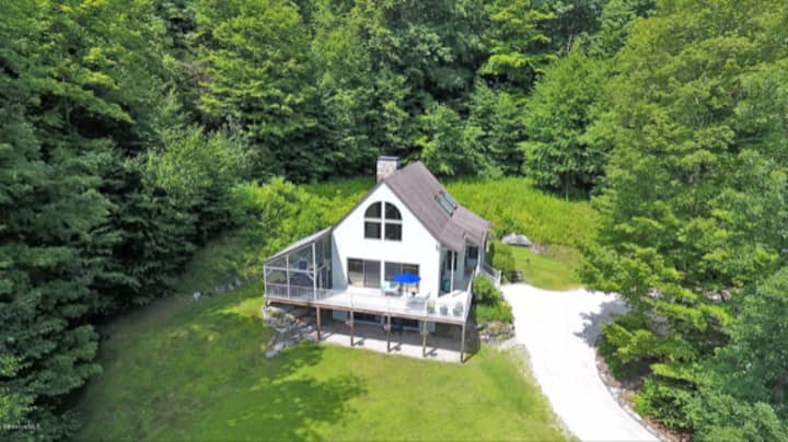 Secluded Mountain Home 7min From Great Barringtom - Great Barrington, MA