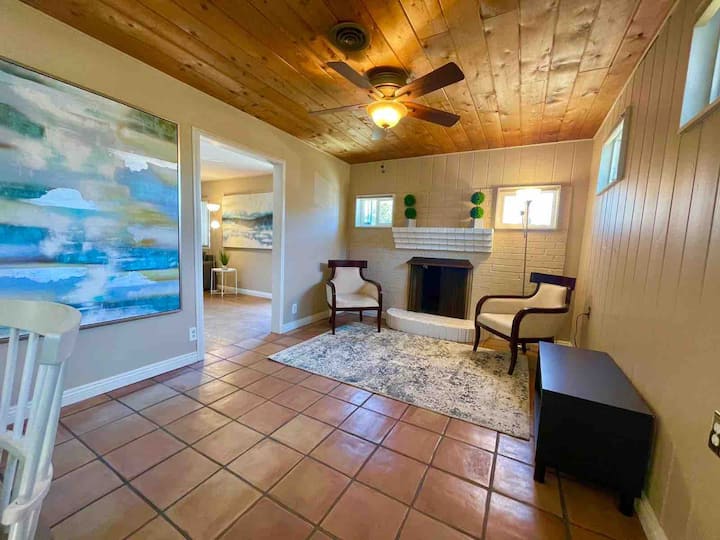 San Diego Home In Bay Ho Sleeps 10 + Laundry - San Diego, CA