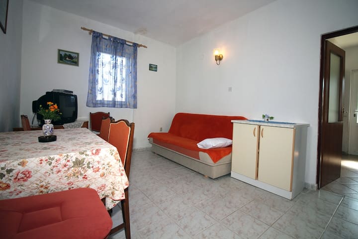 2 Bedroom Apartment In Tisno - Jezera