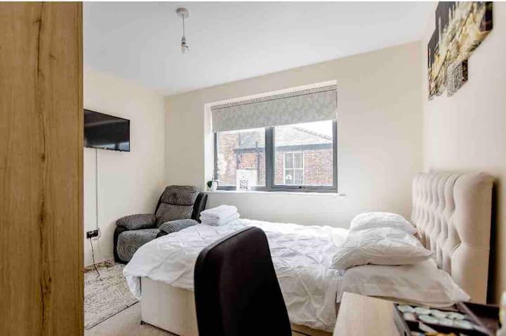 Kakra’s Place With Free Secure Parking - York