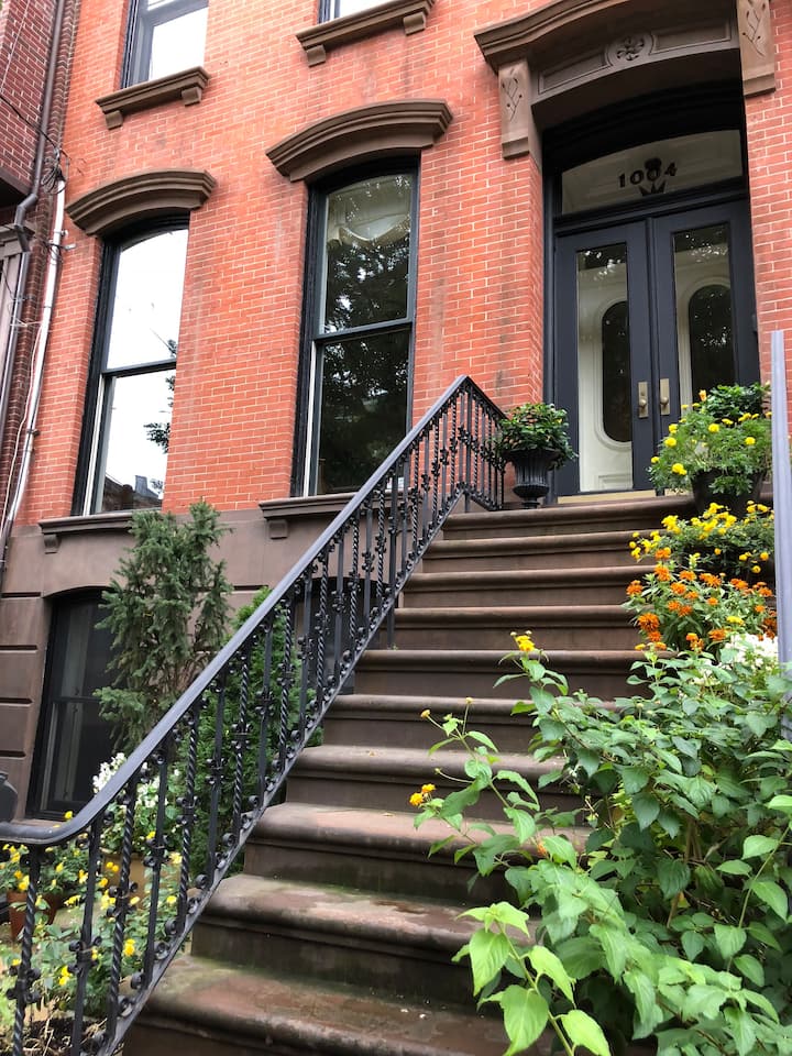 “Fantastic” Apartment In “Beautiful” Townhouse - Prospect Park Zoo, Brooklyn