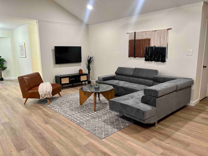 Modern, Chic & Cozy 3br/2ba Home W/ Yard - Round Rock, TX