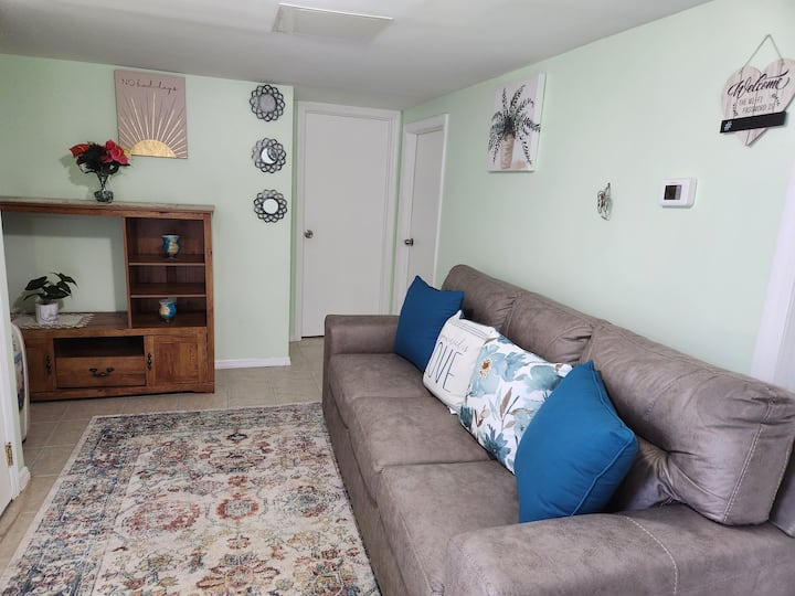 Spacious Clean Lovely 2 Bedroom Apartment - Massapequa, NY