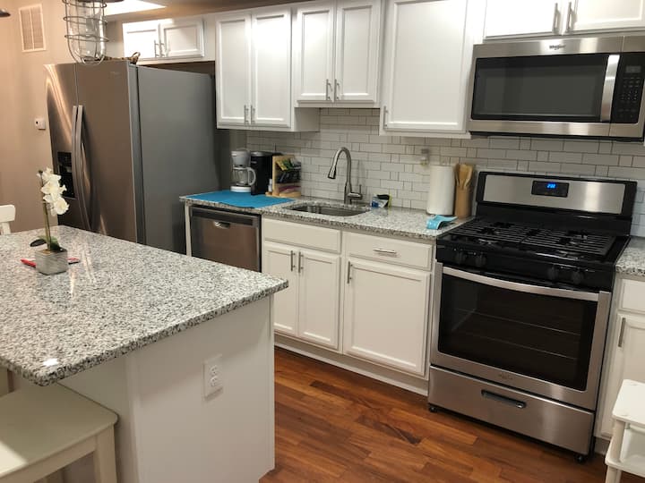 New! Stylish Retreat Minutes To Harbor & Stadiums! - Baltimore, MD