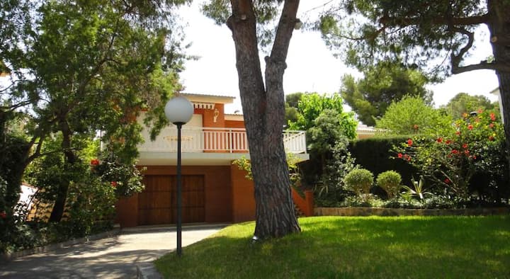 Torre Con Jardin Y Piscina En Cunit - Costa Daurada (Spain)