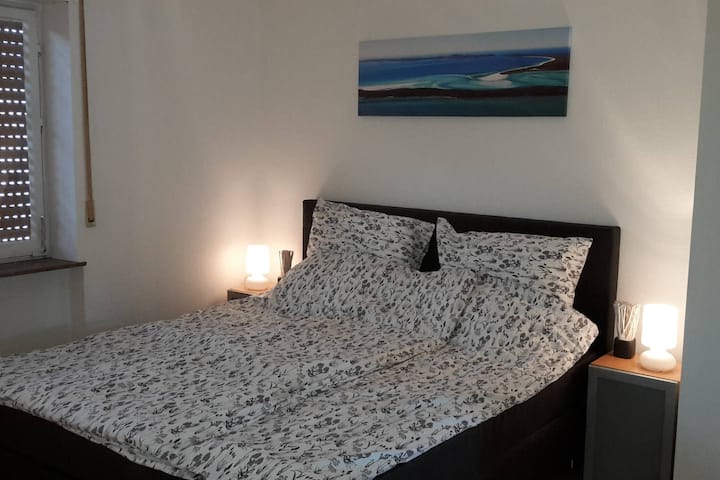 Sehr Gut Gelegenes Tla Tdy Apartment Mit Internet - Kaiserslautern