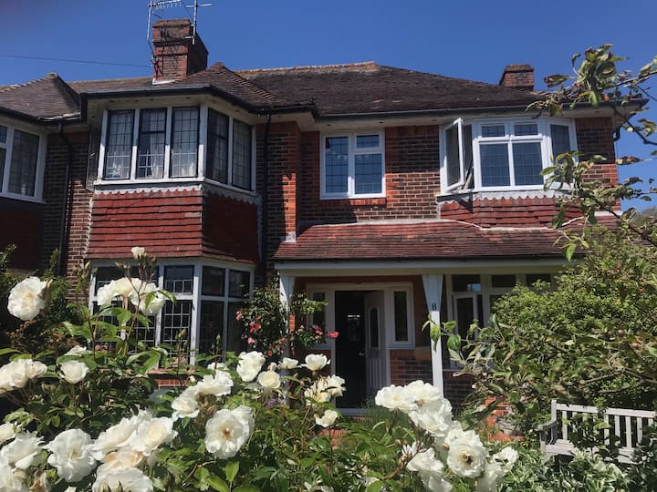 1930s Seaside Family Home - 5 Mins To The Beach - Worthing Beach