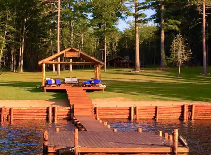 1940's Restored Log Cabin/ 80 Acres - Clear Lake State Park, Atlanta