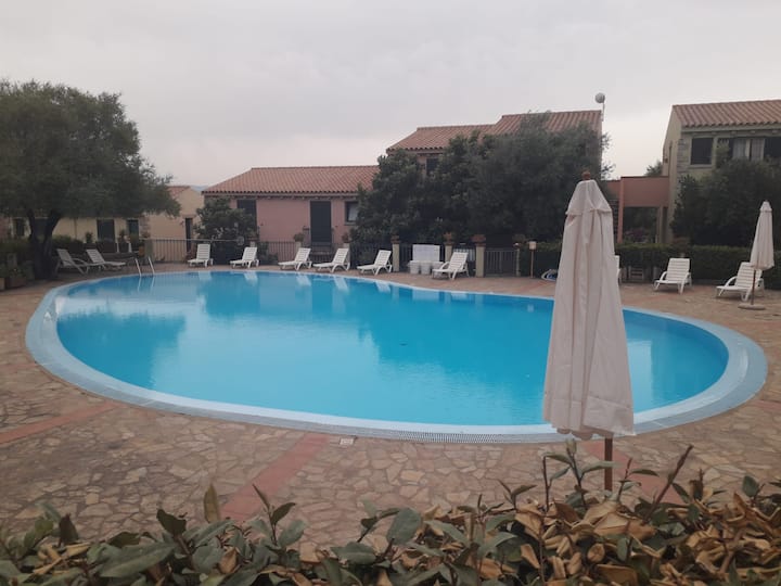 Bilocale, Spettacolare Vista Mare  E Ampia Piscina - Sardinia