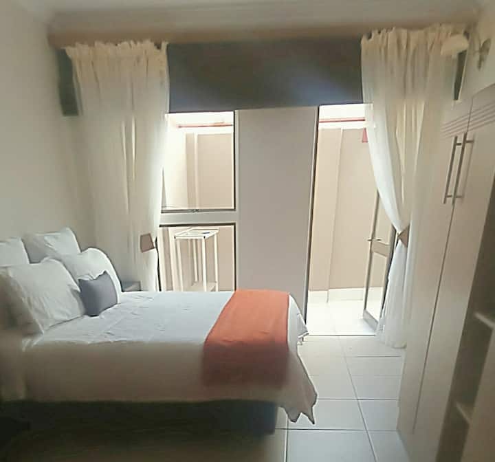 **New Listing Discount 20% ** Entire Apartment - Roodeplaat