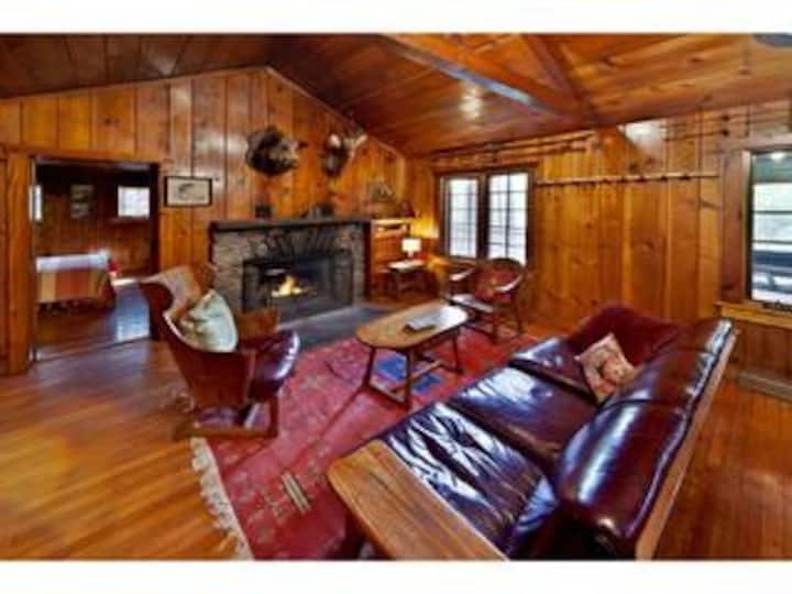 Creekside Knotty Pine 1930s Lodge On 575 Acres - Delaware State Forest, Dingmans Ferry