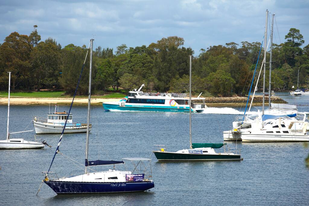 WATERFRONT APARTMENT AT PUTNEY, NSW - Apartments for Rent in Putney ...