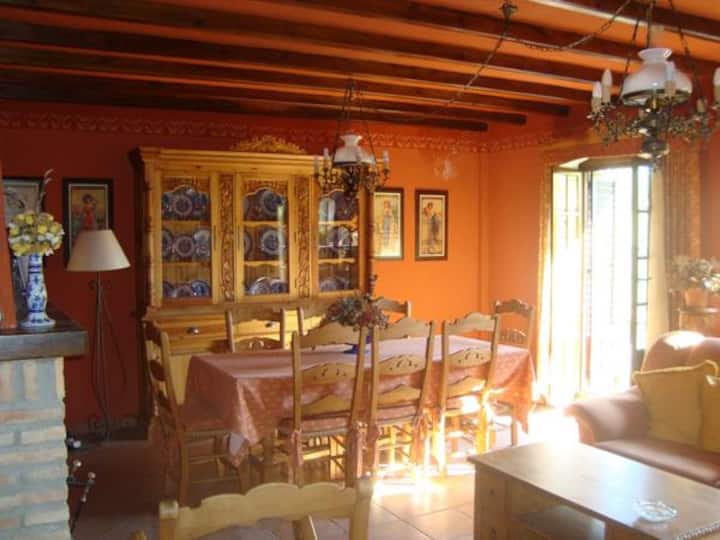 Casa Carmen, Una Casa Con Vistas En El Burgo - El Burgo