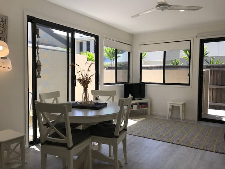 Cotton Tree Beach Cubby - Sunshine Coast