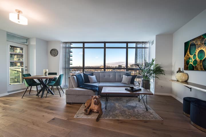 Modern Downtown Condo Free Parking/ Walk To Lake - Toronto