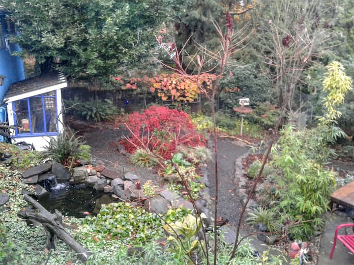 Backyard Garden Retreat - Portland, OR