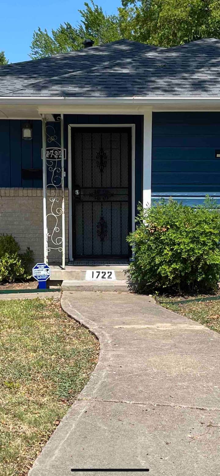 Comfy 2 Bedroom 2 Bath Home Near Downtown Dallas - Highland Hills - Dallas