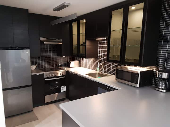 Gorgeous Newly Renovated West Island Condo. - Dorval