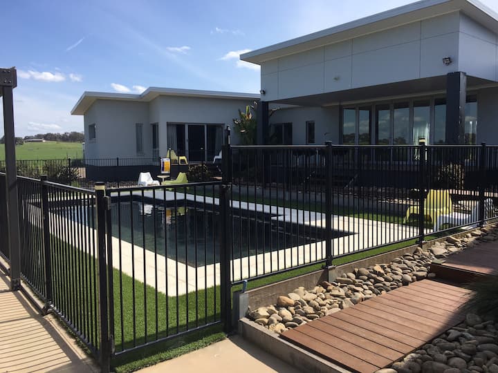 Luxurious Home With Mineral Pool! - Rutherglen