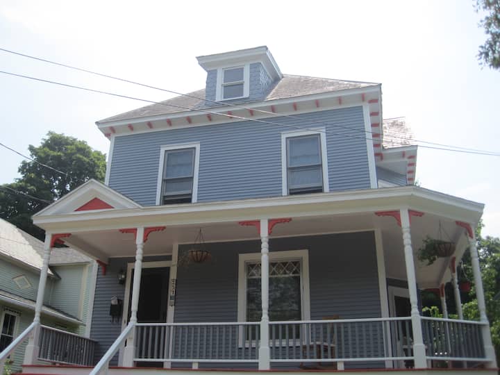 Cozy Historic Home Near Uvm - Burlington, VT
