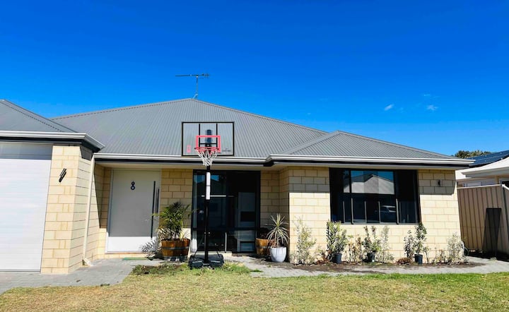 Cheerful 5 Bedroom Home With Free Parking Onsite - Busselton