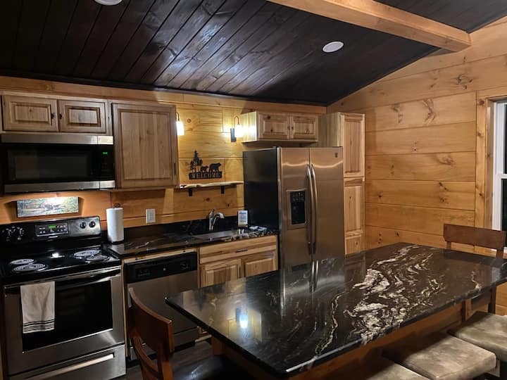 The Steel Cabin - In The Heart Of Littleton! - 베들레헴