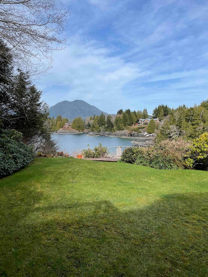 Waterfront Barnacle View Suite At Tides Inn - Tofino