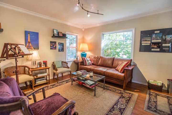 Noho Arts - Private Long-term Guest Room - Los Angeles, CA