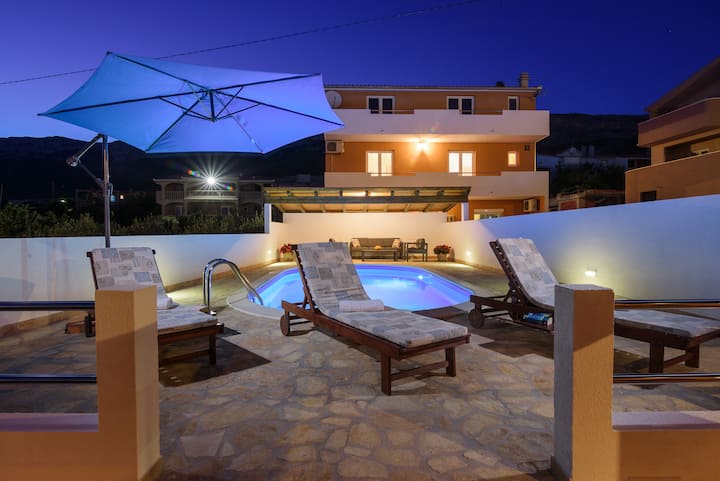 Poolside Apartment Near Split - Split