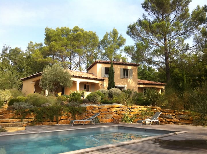 Dans La Pinède,villa Et Sa Piscine - Brignoles