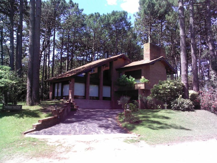 Hermosa Casa A Solo 3 Cuadras De La Playa! - Pinamar