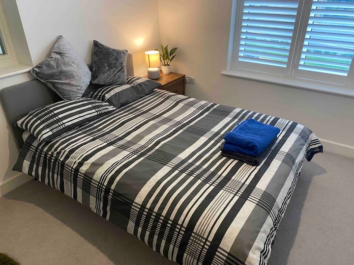 Large Double Room, Sky Tv, Fridge And Microwave - Seaford