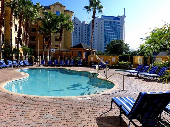 Universal Neighborhood-1 Br/1 Bath Condo- Sleep 5 - Orlando, FL