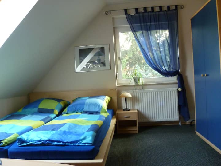 Zimmer Ny, Efh, Pool, Garten, Terrassen - Berlin