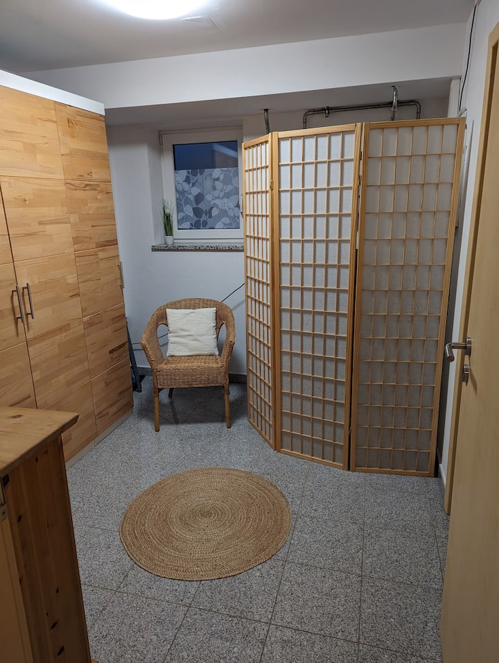 1,5-zimmer- Wohnung In Eckhaus In München - Planegg