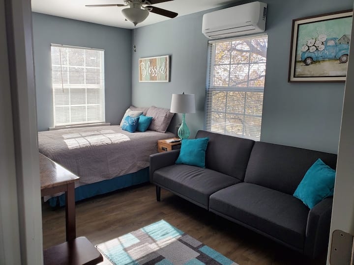 The “Gem” Room With On Site Parking. - Oklahoma City